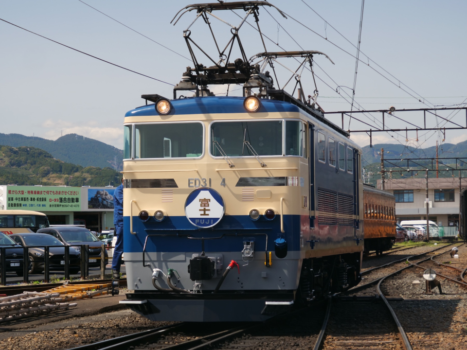 ニュース画像(1/5): お披露目された「国鉄色」のE31形電気機関車E34 | レイルラボ ニュース