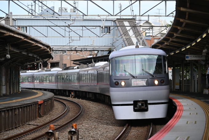 西武鉄道 西武10000系電車 10712 新井薬師前駅 鉄道フォト・写真 by 無二似さん | レイルラボ(RailLab)