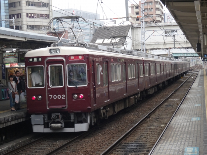 阪急電鉄 阪急7000系電車 7002 十三駅 鉄道フォト・写真 by 電車好き23617さん | レイルラボ(RailLab)