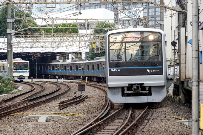 小田急電鉄 小田急3000形電車(2代) 3493 南新宿駅 鉄道フォト・写真 by BBsanさん | レイルラボ(RailLab)