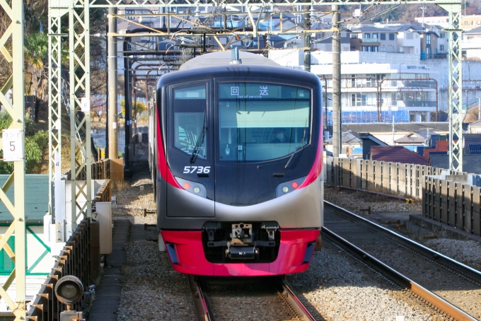 京王電鉄 京王5000系電車(2代) 5736 京王よみうりランド駅 鉄道フォト・写真 by BBsanさん | レイルラボ(RailLab)