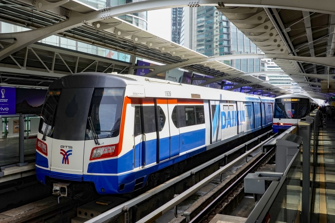 Bangkok Mass Transit System EMU-B型 1939 Asok 鉄道フォト・写真 by BBsanさん | レイル ...