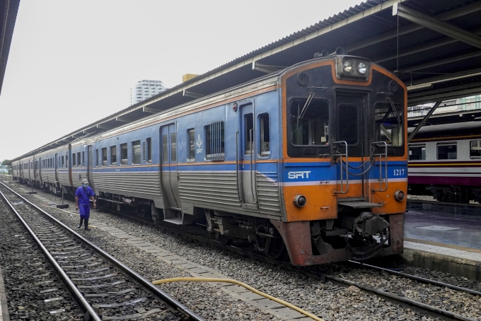 タイ国鉄 NKF型気動車 1217 Hua Lamphong 鉄道フォト・写真 by BBsanさん | レイルラボ(RailLab)