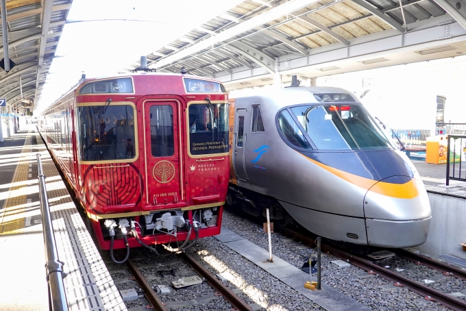 JR四国 国鉄キハ185系気動車 四国まんなか千年ものがたり キロ185-1003 高松駅 (香川県) 鉄道フォト・写真 by BBsanさん | レイルラボ(RailLab)