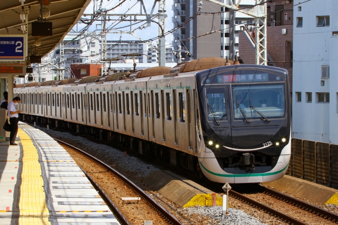 東急電鉄 東急2020系電車 2125 五反野駅 鉄道フォト・写真 by BBsanさん | レイルラボ(RailLab)