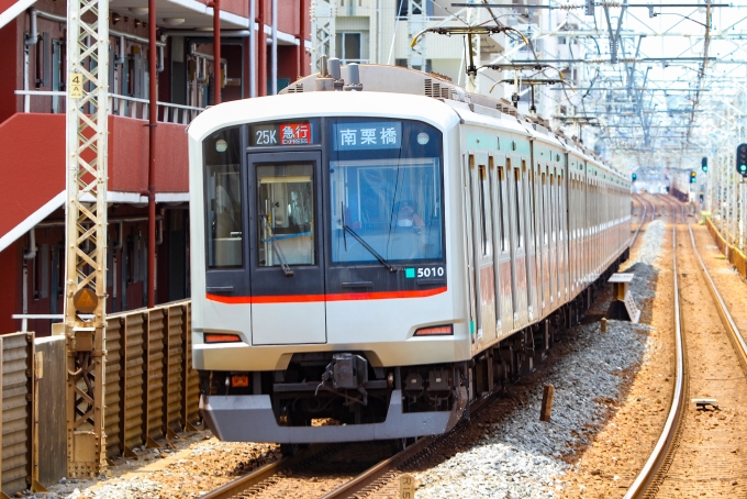 東急電鉄 東急5000系電車 5010 五反野駅 鉄道フォト・写真 by BBsanさん | レイルラボ(RailLab)