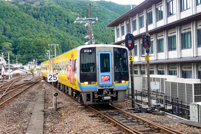 JR四国2000系気動車 あしずり 2123 窪川駅 (JR) 鉄道フォト・写真 by BBsanさん | レイルラボ(RailLab)