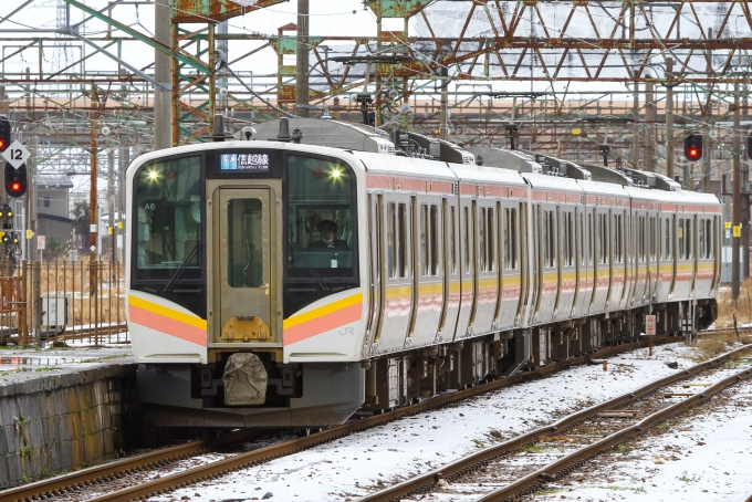 JR東日本E129系電車 クモハE128-106 新津駅 鉄道フォト・写真 by BBsanさん | レイルラボ(RailLab)