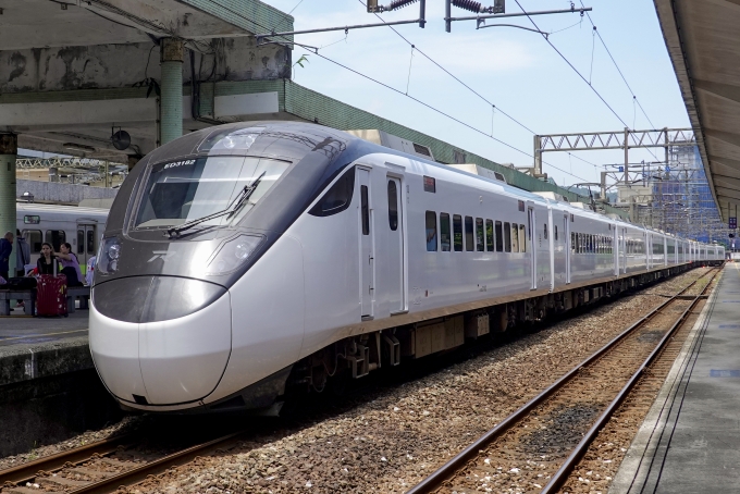 台湾鉄路管理局 EMU3000型電車 新自強号 ED3182 瑞芳車站 鉄道フォト・写真 by BBsanさん | レイルラボ(RailLab)