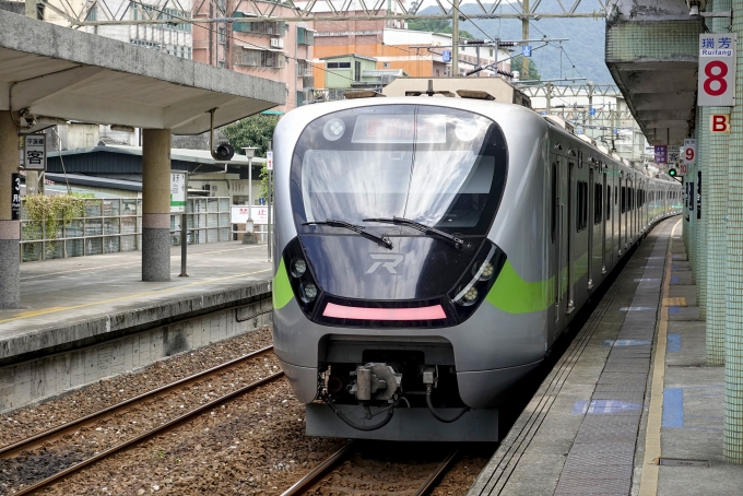 台湾鉄路管理局 EMU900型電車 ED903-1 瑞芳車站 鉄道フォト・写真 by BBsanさん | レイルラボ(RailLab)