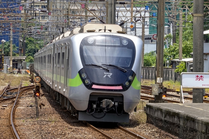 台湾鉄路管理局 EMU900型電車 ED907-2 瑞芳車站 鉄道フォト・写真 by BBsanさん | レイルラボ(RailLab)