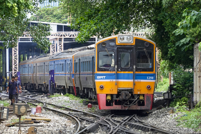 タイ国鉄 NKF型気動車 1250 Hua Lamphong Station 鉄道フォト・写真 by BBsanさん | レイルラボ(RailLab)