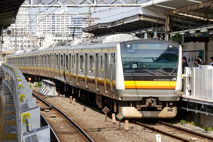 JR東日本E233系電車 クハE233-8028 尻手駅 鉄道フォト・写真 by BBsanさん | レイルラボ(RailLab)