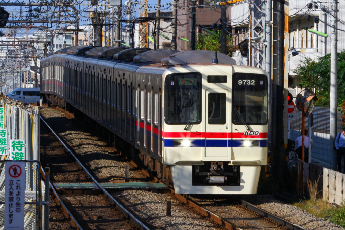 京王電鉄 京王9000系電車 9732 千歳烏山駅 鉄道フォト・写真 by BBsanさん | レイルラボ(RailLab)
