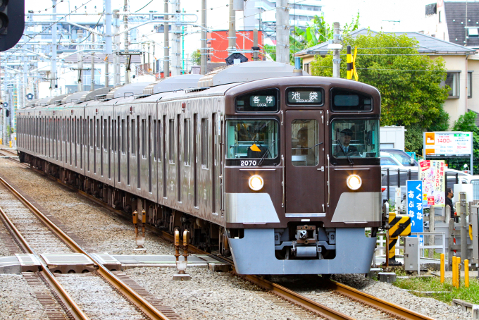 西武鉄道 西武2000系電車 2070 椎名町駅 鉄道フォト・写真 by BBsanさん | レイルラボ(RailLab)