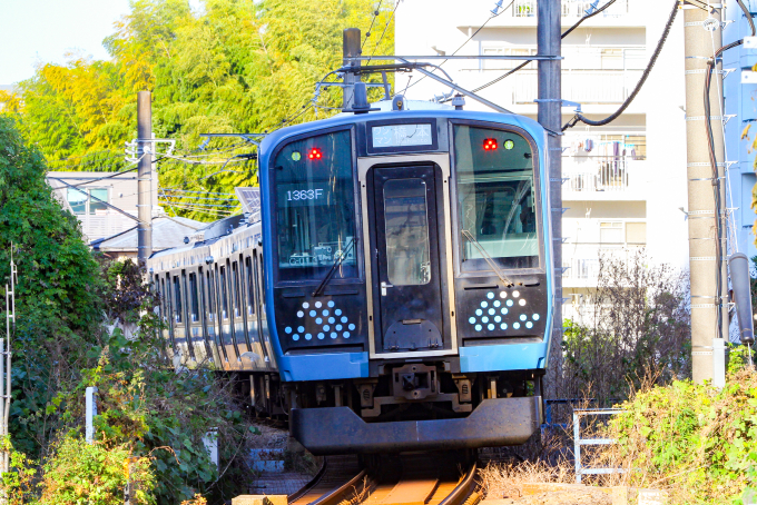 JR東日本E131系電車 クハE130-501 海老名駅 (JR) 鉄道フォト・写真 by BBsanさん | レイルラボ(RailLab)
