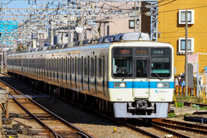 小田急電鉄 小田急8000形電車 8558 相武台前駅 鉄道フォト・写真 by BBsanさん | レイルラボ(RailLab)