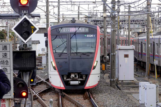 東京都交通局5500形電車 5526-1 京成津田沼駅 (京成) 鉄道フォト・写真 by BBsanさん | レイルラボ(RailLab)