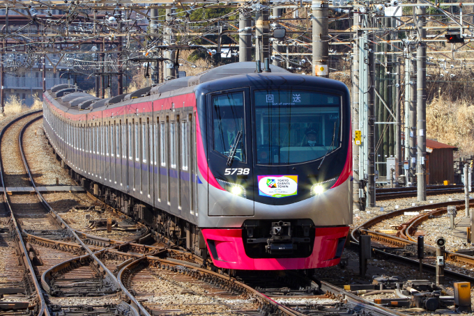 京王電鉄 京王5000系電車(2代) 5738 若葉台駅 鉄道フォト・写真 by BBsanさん | レイルラボ(RailLab)