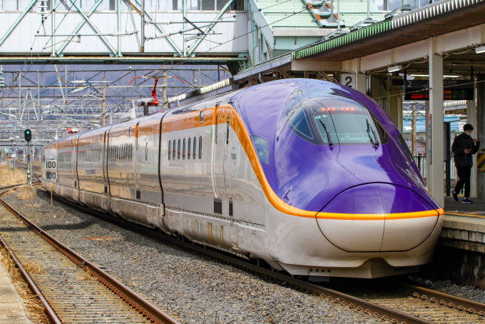 JR東日本 E8系新幹線電車 つばさ E811-9 赤湯駅 (JR) 鉄道フォト・写真 by BBsanさん | レイルラボ(RailLab)