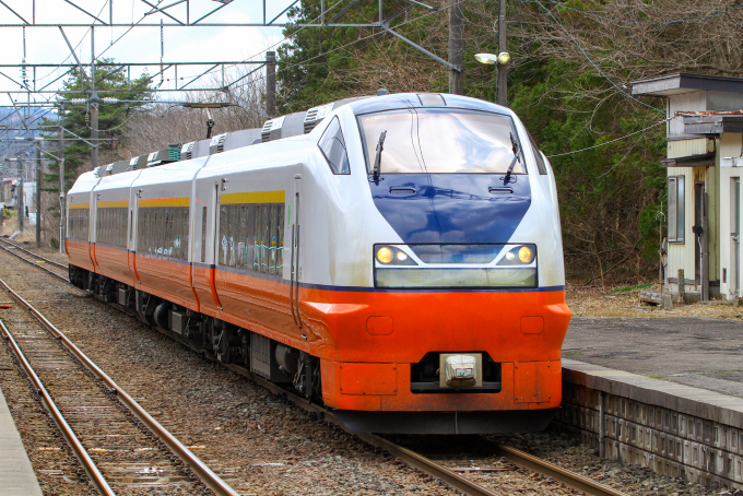 JR東日本E751系電車 つがる クロハE750-3 鷹ノ巣駅 (JR) 鉄道フォト・写真 by BBsanさん | レイルラボ(RailLab)