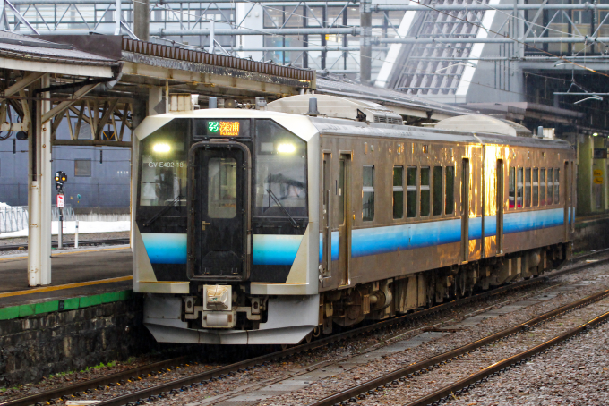 JR東日本GV-E400系気動車 GV-E402-18 弘前駅 (JR) 鉄道フォト・写真 by BBsanさん | レイルラボ(RailLab)