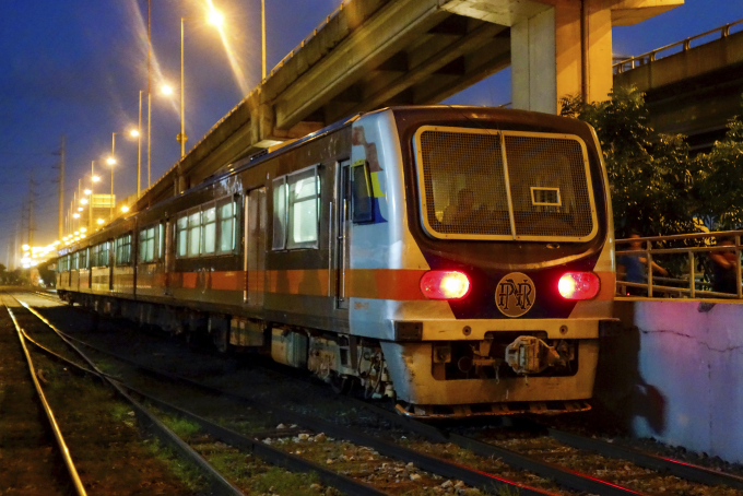 フィリピン国鉄 現代ロテム DMR DMR-07 Pasay Road Station 鉄道フォト・写真 by BBsanさん | レイルラボ(RailLab)
