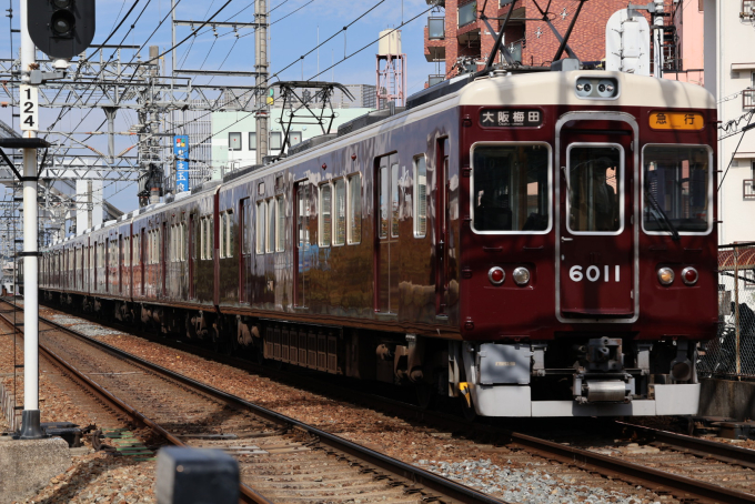 阪急電鉄 阪急6000系電車 6011 蛍池駅 (阪急) 鉄道フォト・写真 by shingouki0000さん | レイルラボ(RailLab)