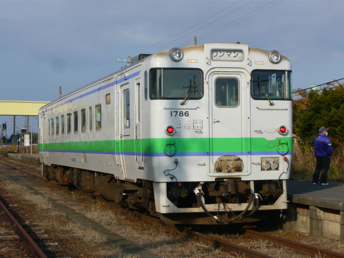 JR北海道 国鉄キハ40系気動車 キハ40 1786 鵡川駅 鉄道フォト・写真 by ハンバー君さん | レイルラボ(RailLab)