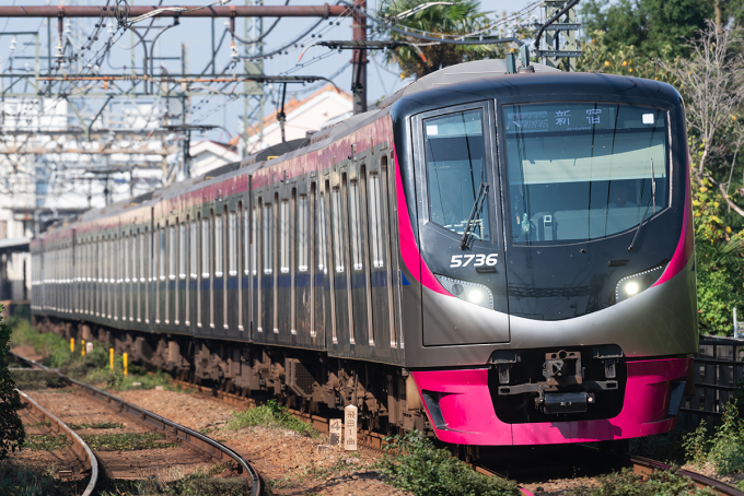 京王電鉄 京王5000系電車(2代) 京王ライナー 5736 武蔵野台駅 鉄道フォト・写真 by Tomo-Papaさん | レイルラボ(RailLab)