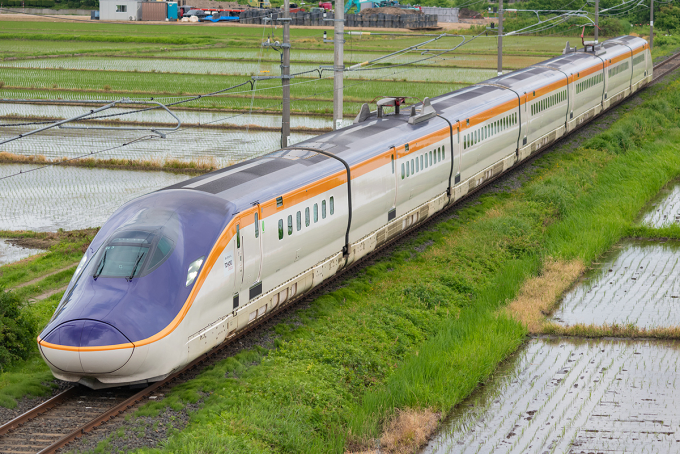 JR東日本 E8系新幹線電車 つばさ E811-3 高畠駅 鉄道フォト・写真 by Tomo-Papaさん | レイルラボ(RailLab)