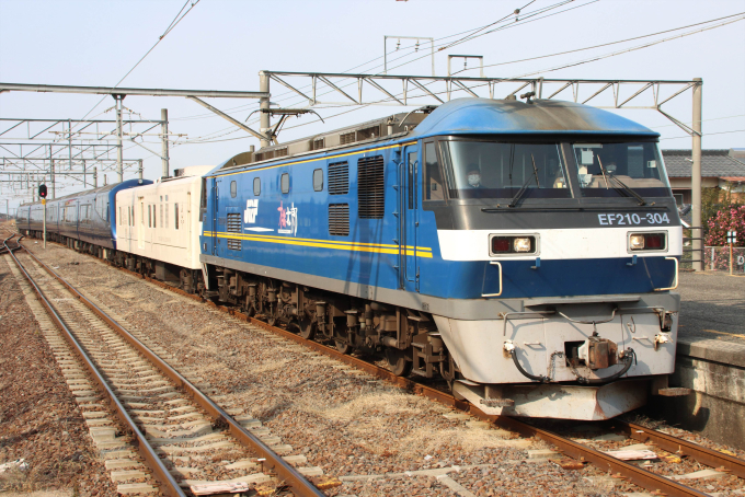 JR貨物EF210形電気機関車 EF210-304 琴平駅 鉄道フォト・写真 by すらんとのーずさん | レイルラボ(RailLab)