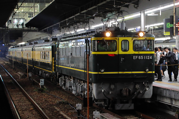 JR西日本 国鉄EF65形電気機関車 EF65 1124 大阪駅 鉄道フォト・写真 by すらんとのーずさん | レイルラボ(RailLab)