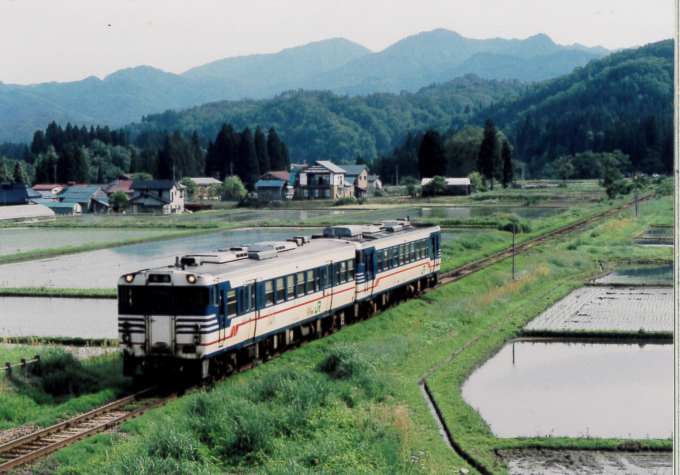 JR東日本 国鉄キハ40系気動車 上野尻駅 鉄道フォト・写真 by 二ヶ領用水の桜さん | レイルラボ(RailLab)