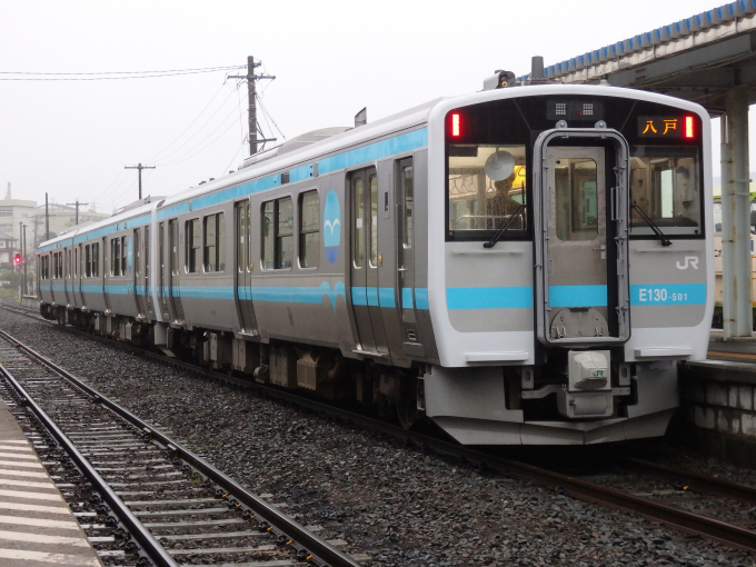 JR東日本キハE130系気動車 キハE130-501 鮫駅 鉄道フォト・写真 by takaaqui520さん | レイルラボ(RailLab)