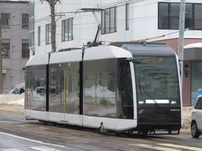 札幌市交通局A1210形電車 A1211A 西15丁目停留場 鉄道フォト・写真 by takaaqui520さん | レイルラボ(RailLab)
