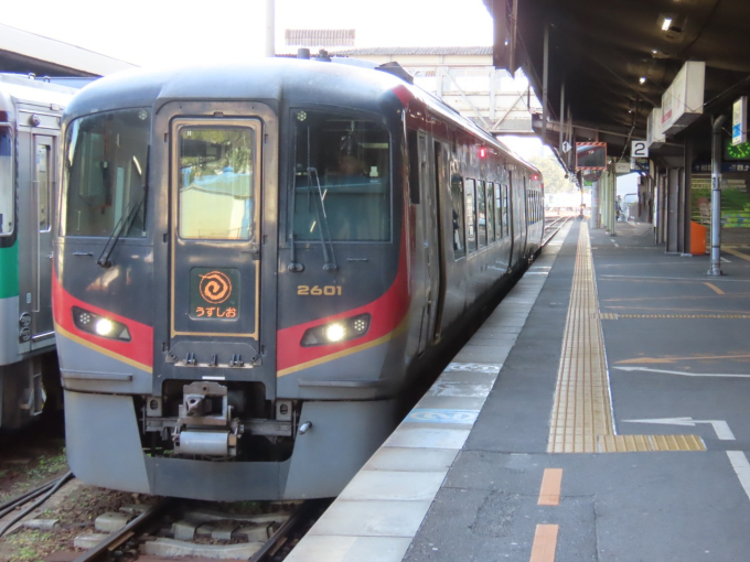JR四国2600系気動車 うずしお 2601 徳島駅 鉄道フォト・写真 by takaaqui520さん | レイルラボ(RailLab)