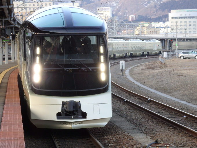JR東日本E001系電車 TRAIN SUITE 四季島 E001-1 函館駅 鉄道フォト・写真 by takaaqui520さん | レイルラボ(RailLab)