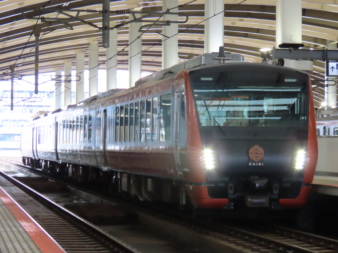 JR東日本HB-E300系気動車 海里 HB-E301-6 新潟駅 鉄道フォト・写真 by takaaqui520さん | レイルラボ(RailLab)