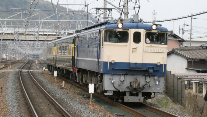 JR西日本 国鉄EF65形電気機関車 EF65 1132 島本駅 鉄道フォト・写真 by west-225さん | レイルラボ(RailLab)