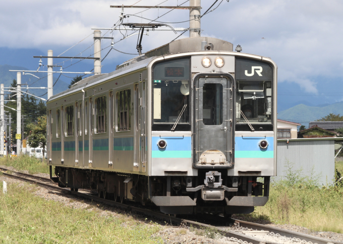 JR東日本E127系電車 クモハE127-102 安曇追分駅 鉄道フォト・写真 by スーパー金太郎さん | レイルラボ(RailLab)