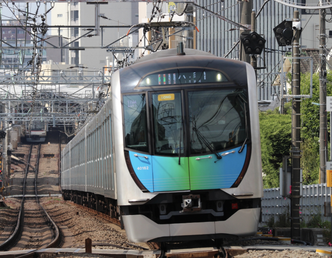 西武鉄道 西武40000系電車 40162 都立大学駅 鉄道フォト・写真 by スーパー金太郎さん | レイルラボ(RailLab)