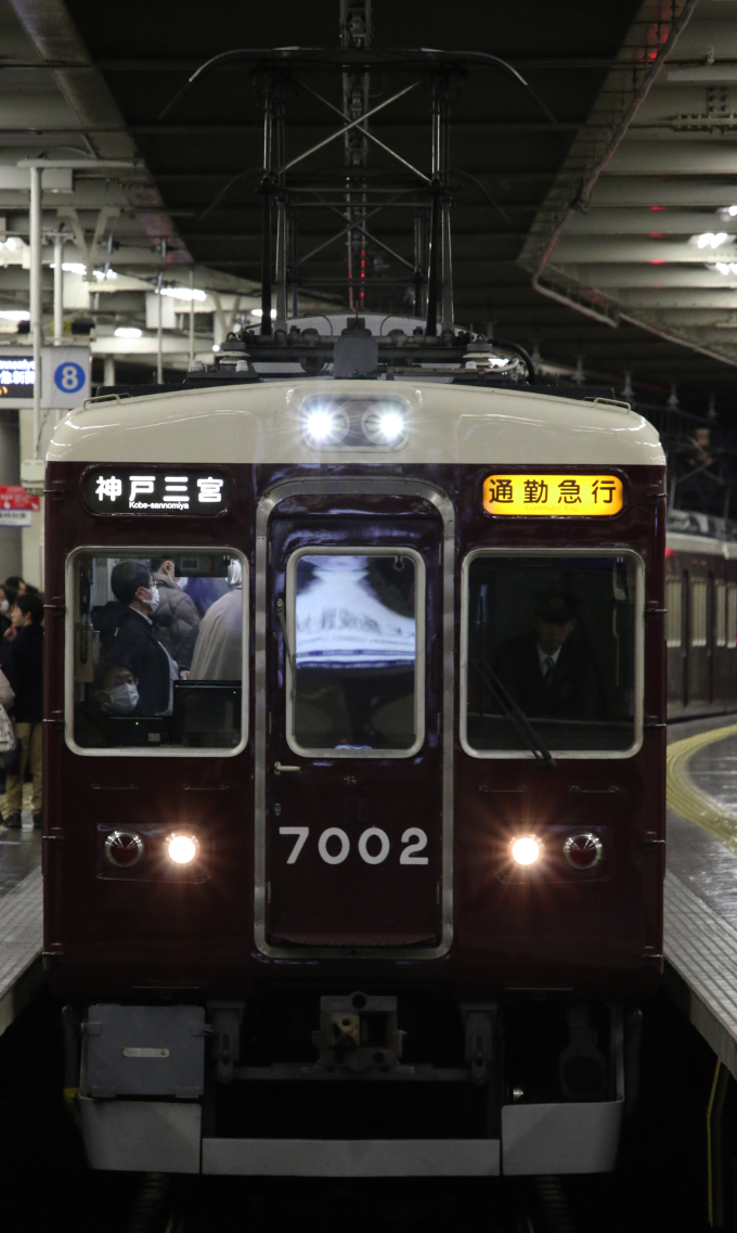 阪急電鉄 阪急7000系電車 7002 大阪梅田駅 (阪急) 鉄道フォト・写真 by ポールスターさん | レイルラボ(RailLab)