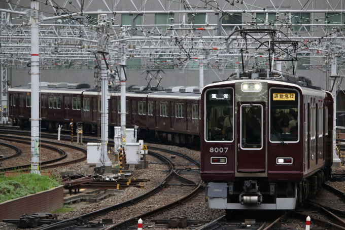 阪急電鉄 阪急8000系電車 8007 大阪梅田駅 (阪急) 鉄道フォト・写真 by ポールスターさん | レイルラボ(RailLab)