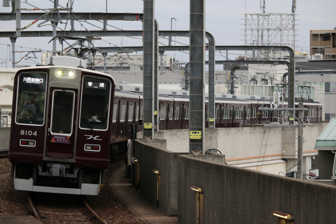 阪急電鉄 阪急8000系電車 8104 豊中駅 鉄道フォト・写真 by ポールスターさん | レイルラボ(RailLab)