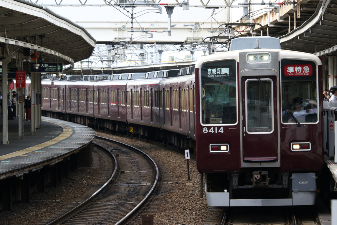阪急電鉄 阪急8300系電車 8414 十三駅 鉄道フォト・写真 by ポールスターさん | レイルラボ(RailLab)