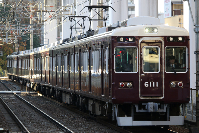 阪急電鉄 阪急6000系電車 6111 蛍池駅 (阪急) 鉄道フォト・写真 by ポールスターさん | レイルラボ(RailLab)