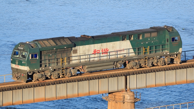 中国鉄路総公司 HXN5（2000） 2005 通化駅 鉄道フォト・写真 by wangwillさん | レイルラボ(RailLab)