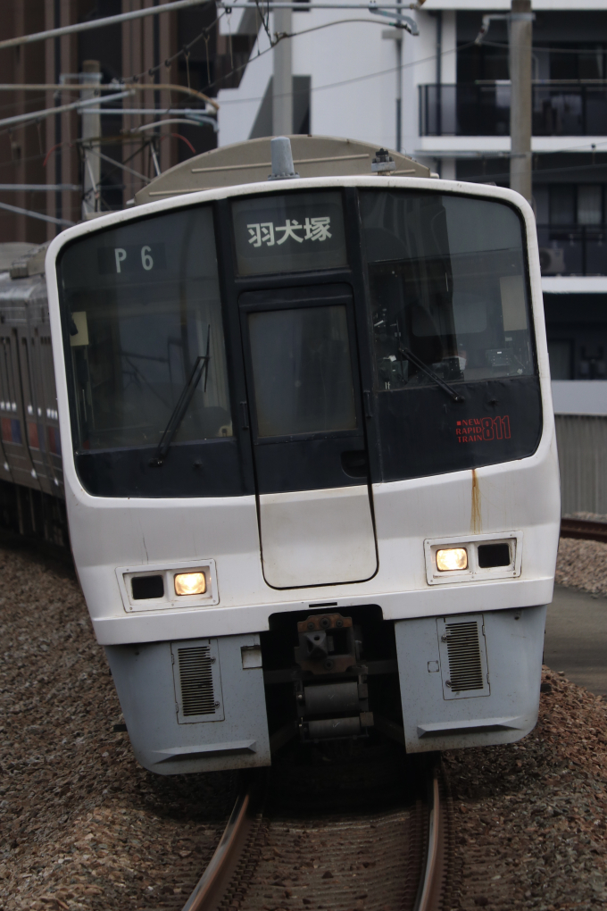 JR九州811系電車 クハ810-6 千早駅 鉄道フォト・写真 by えすあいさん | レイルラボ(RailLab)