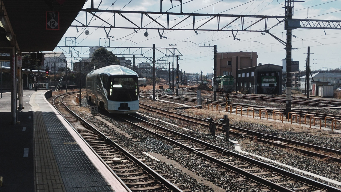 JR東日本E001系電車 TRAIN SUITE 四季島 E001-1 成田駅 鉄道フォト・写真 by 塩化ナトリウムさん | レイルラボ(RailLab)